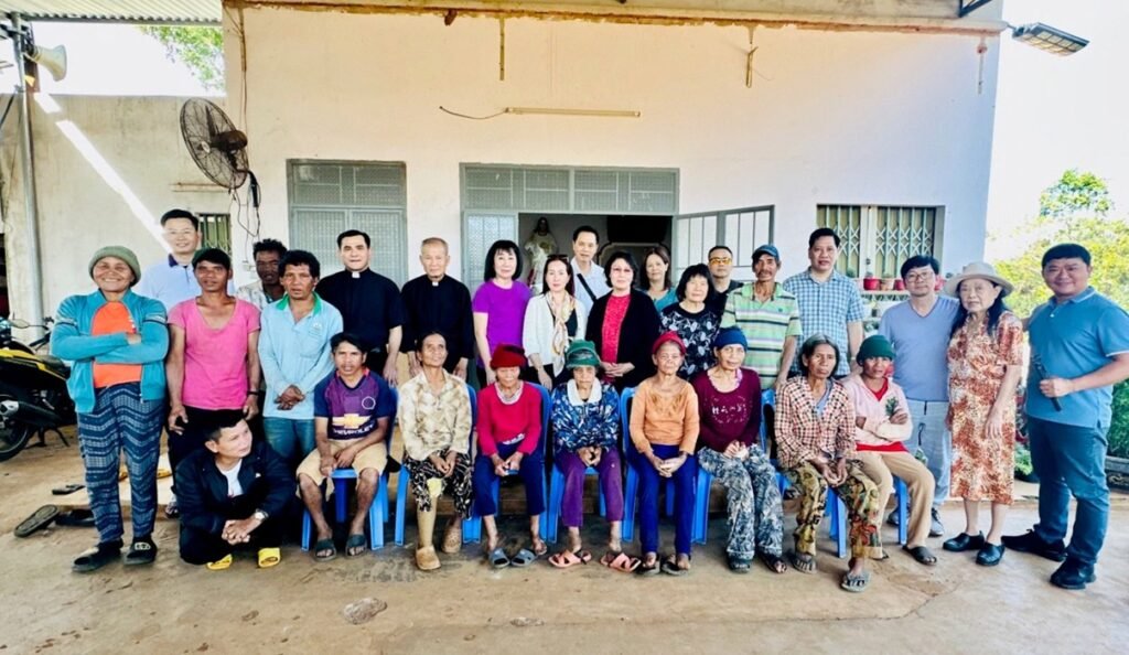 NGƯỜI CÙI SAO NHIỀU QUÁ? – Vien Dong Daily News